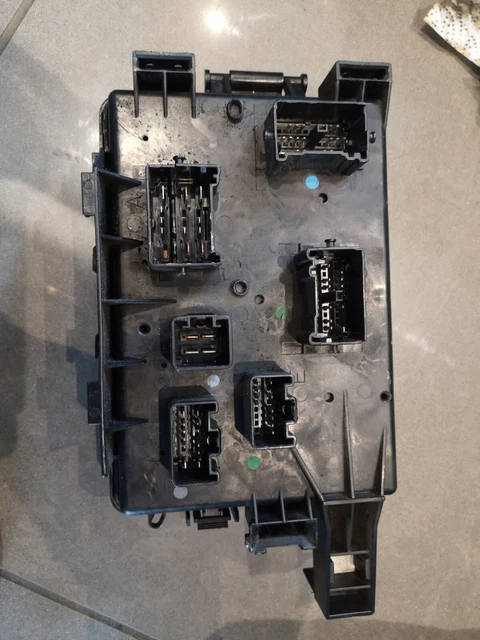 CHRYSLER 300C DODGE Fusebox Relay Integrated Power Module P68059370AB A ...