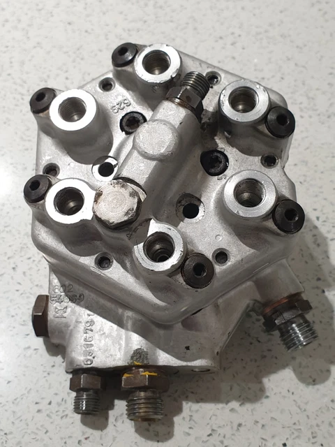 MERCEDES BENZ R107 W123 W126 280 Fuel Distributor Bosch 0438100069 £350 ...