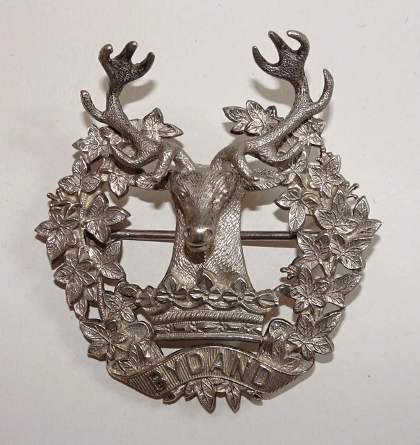 A SUPERBLY DETAILED Gordon Highlanders Officers Silver Hat Badge Thomas ...