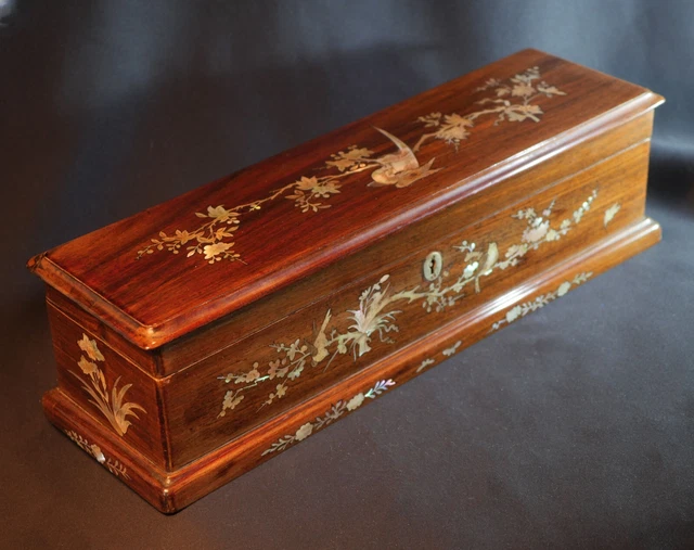 BOITE POUR ÉVENTAIL ou gants en marqueterie de nacre - XIX ième siècle ...