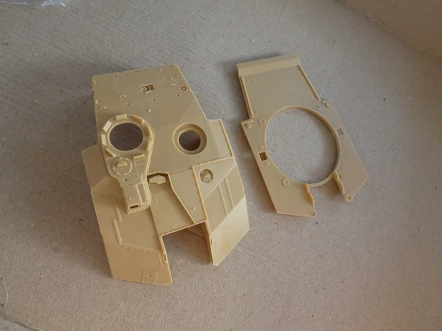 TRUMPETER BRITISH CHALLENGER 2 MBT top bottom of turret new 1/35 scale ...
