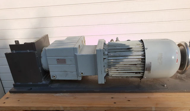 LENZE GETRIEBEMOTOR STIRNRADGETRIEBE Motor 2,2 Kw INTORQ Bremse 14.448 ...