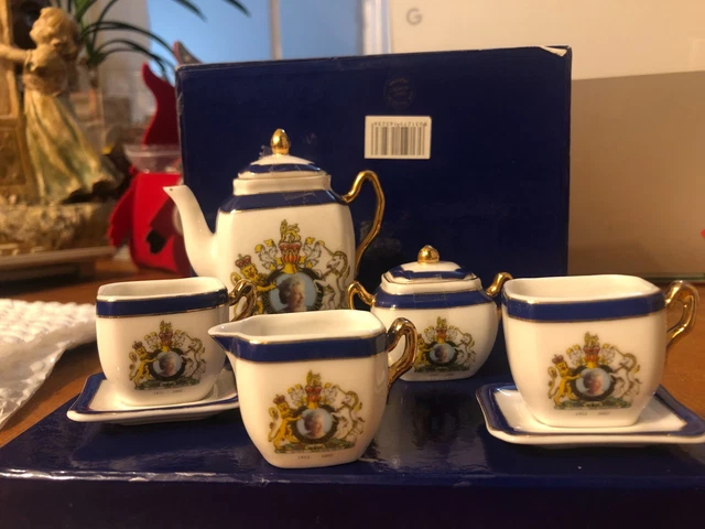 QUEEN ELIZABETH II Golden Jubilee House of Valentina miniature tea ...