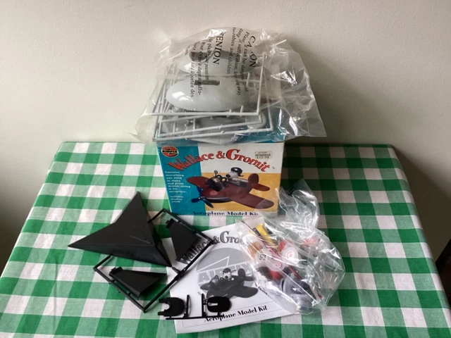 WALLACE AND GROMIT Airfix Aeroplane Model Kit ( Contents New Unopened ...