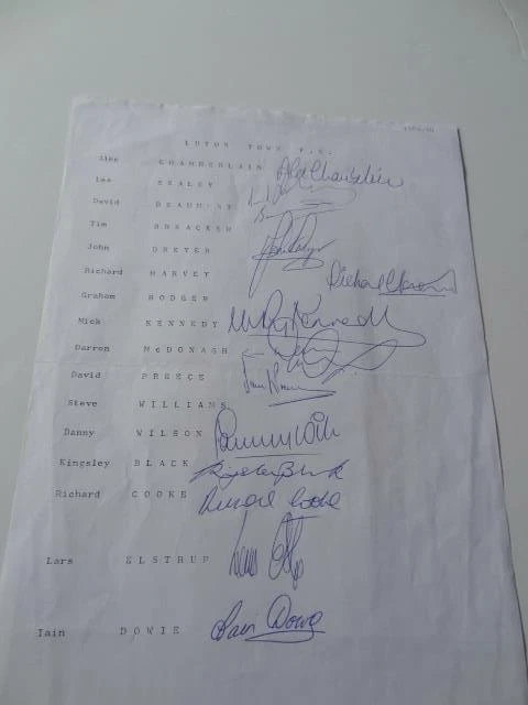 LUTON TOWN FC 1989-90 RARE HAND SIGNED x 13 LES SEALEY DAVID PREECE TIM ...