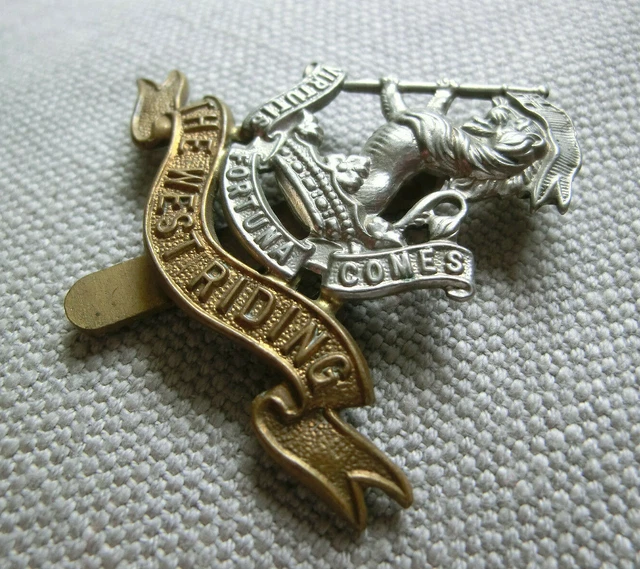THE WEST RIDING REGIMENT MILITARY CAP BADGE BI-METAL with BRASS SLIDER ...