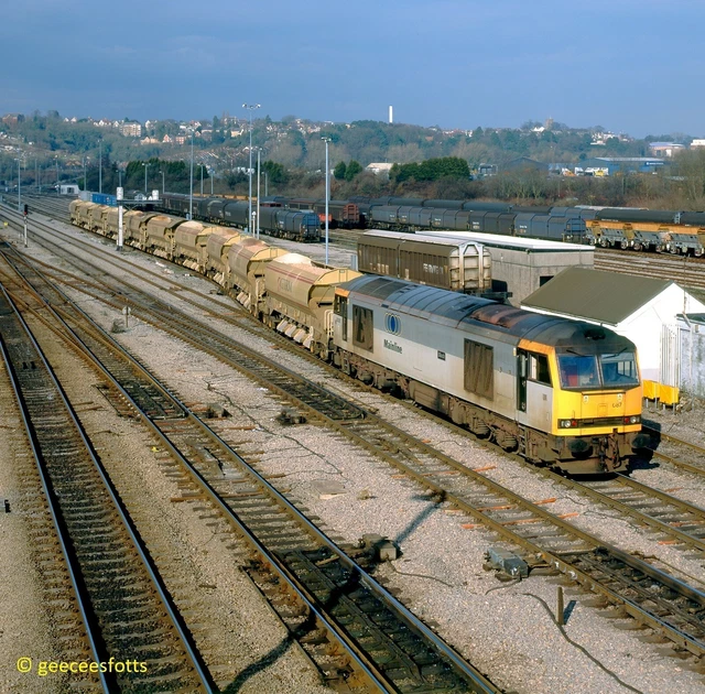 6X7 TRIMMED TO 6X6 Fujichrome Slide 60087 At Adj On 19.2.2001 Original ...