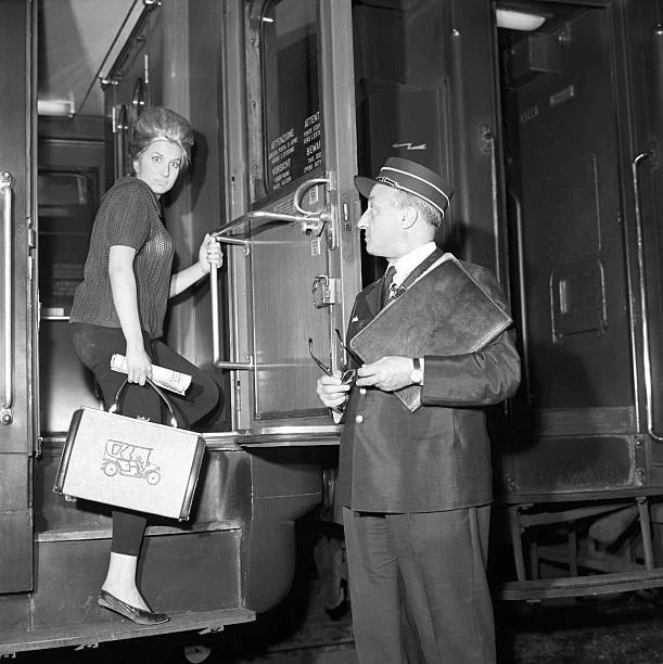 ITALIAN SINGER MINA getting on a train at Termini station Rome 1961 Old ...