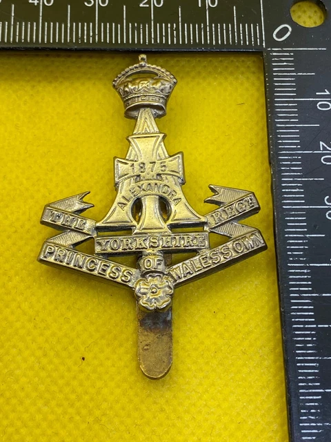 WW1 / WW2 British Army THE YORKSHIRE REGIMENT White Metal Cap Badge. £ ...