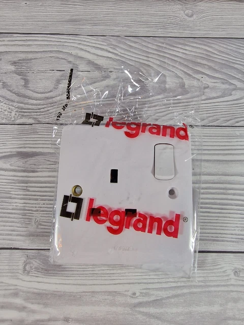 LEGRAND SYNERGY SWITCHED Socket 13A 1 Gang White, Brand New Sealed £5. ...