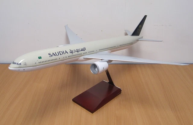 SAUDIA SAUDI ARABIAN Airlines Boeing 777-300ER Desk Top 1/100 Model AV ...