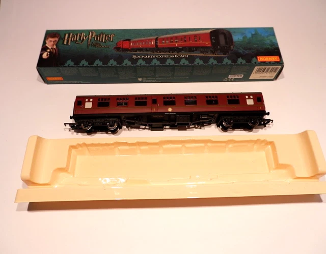 HORNBY R4308A HOGWARTS Express Composite Coach 99716 BOXED Harry Potter ...