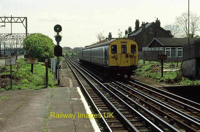 RAILWAY PHOTO 12X8 (A4) class 501 unit approaches Wembley Central c1985 ...