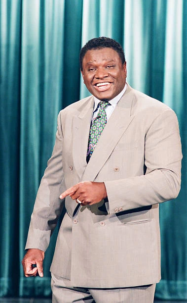 COMEDIAN GEORGE WALLACE during an interview with host Jay Leno on- Old Photo 2 EUR 6,60 ...