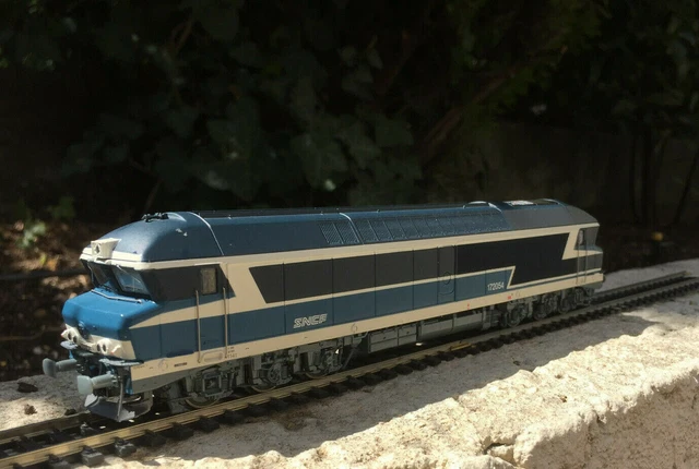 JOUEF HO MOTRICE Diesel CC 72054 SNCF Chassis monobloc - avec la boite ...