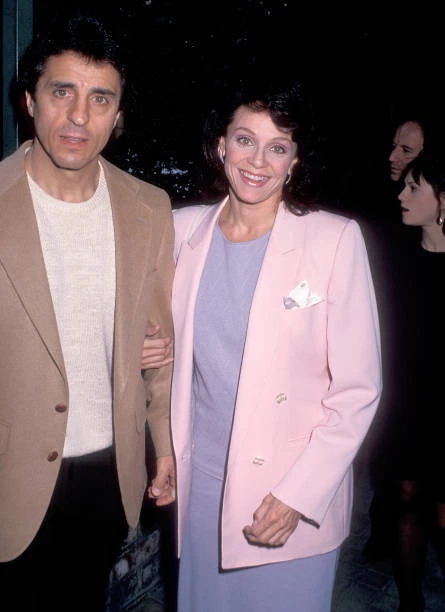 VALERIE HARPER AND husband Tony Cacciotti attend the Roe vs. - 1989 Old ...
