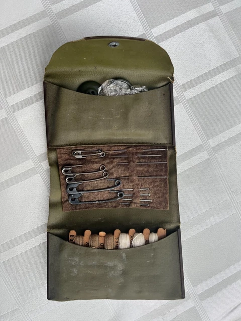 GENUINE WW2 AMERICAN Red Cross issued US Army personal sewing kit £20. ...