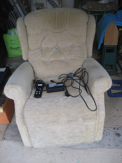CELEBRITY RISER RECLINER chair with remote control £10.00 - PicClick UK