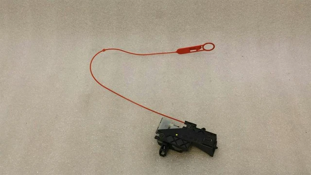 MERCEDES E CLASS W212 W204 Fuel Cap Actuator A2048200072 Stellmotor ...