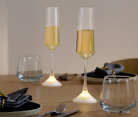 2X LED CHAMPAGNERGLÄSER Sektgläser - NEU - Tchibo EUR 14,00 - PicClick DE