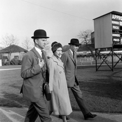 PRINCESS MARGARET AND Antony Armstrong-Jones at Newbury Races 1960 OLD ...