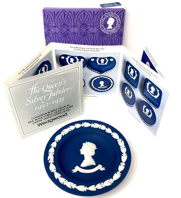 WEDGWOOD QUEEN ELIZABETH II Silver Jubilee Royal Blue Jasper Round Sweet Dish £60.61 - PicClick UK