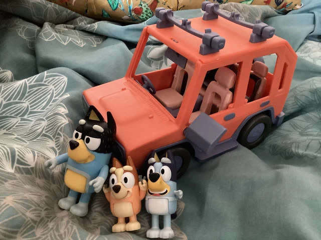 BLUEY CAR WITH Bluey Character Figures Bluey Bingo Dad CBeebies EUR 17 ...