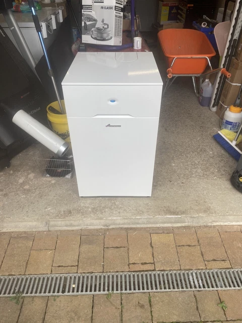 WORCESTER GREENSTAR HEATSLAVE II 18/25 Oil Combi Boiler £1,900.00 ...