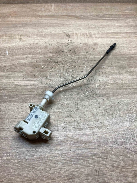 3C0810773 VOLKSWAGEN PASSAT B6 Stell Moteur Stellelement Réservoir OEM ...