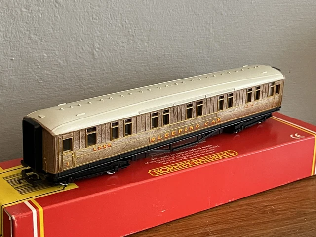 HORNBY OO GAUGE Model Railway R413 LNER Gresley Teak 1st Class Sleeper ...