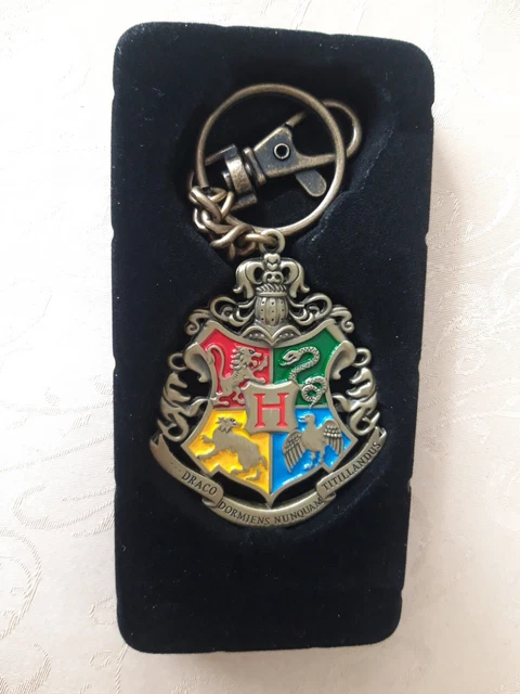 HARRY POTTER / HOGWARTS CREST KEYCHAIN / The Noble Collection EUR 8,00 ...