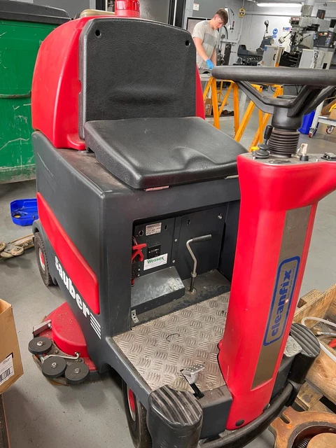 CLEANFIX SAUBER RA900, red, ride-on scrubber-dryer £1,500.00 - PicClick UK