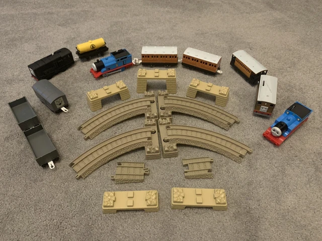 THOMAS THE TANK engine trackmaster track & train bundle £10.75 ...