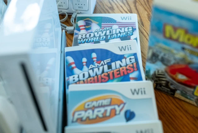 NINTENDO WII CONSOLE Bundle – LOT – Many Games, Remotes, Accessories ...