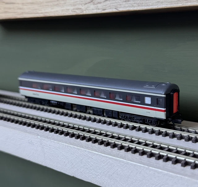 GRAHAM FARISH N Gauge Mk2 Coach Intercity Livery with interior fitted £ ...