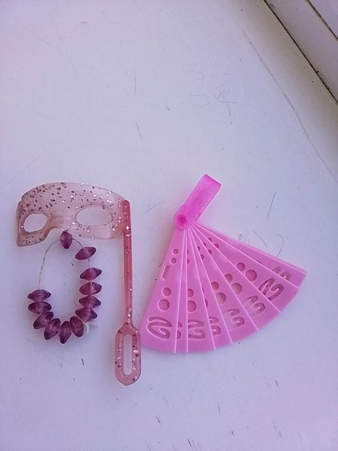 PEDIGREE SINDY DOLL Masquerade Pink Mask, Fan & Original Bracelet Minty ...