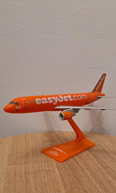 EASYJET 1/200 AIRBUS A320 G-EZUI '200th' ORANGE LIVERY... SEE ...