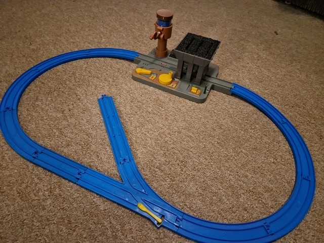 TOMY TRACKMASTER THOMAS Road & Rail trainset. COAL HOPPER & WATER TOWER ...