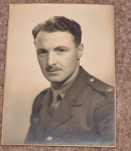 ORIGINAL WW2 MOUNTED PHOTO PORTRAIT BRITISH ARMY OFFICER 21 X 16 cm £6. ...