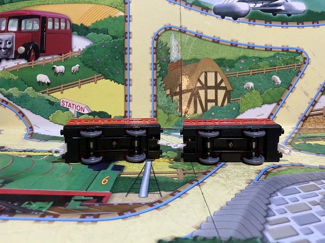 THOMAS AND FRIENDS Tomy trackmaster trains Orange Passenger Coaches EUR ...