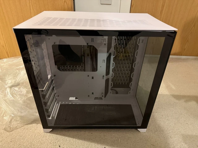 LIAN LI PC-O11 Dynamic Midi-Tower White/Silver [CASE ONLY AS PICTURED ...