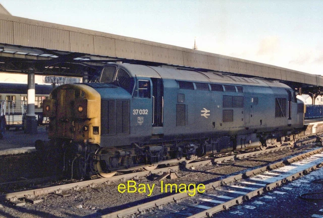 PHOTO RAILWAY 6X4 Class 37 37032 Light Engine at York c1983 £2.00 ...