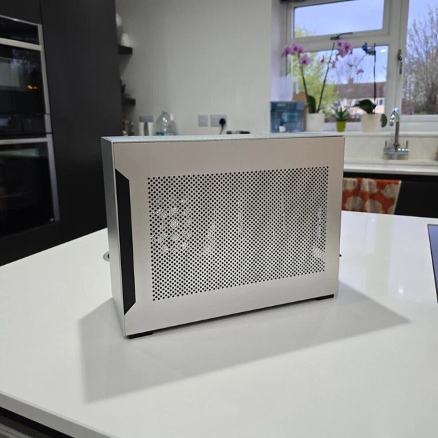 LIAN LI A4H20 DAN Mini-ITX PCI-E 4.0 Computer Case - Silver - Good ...