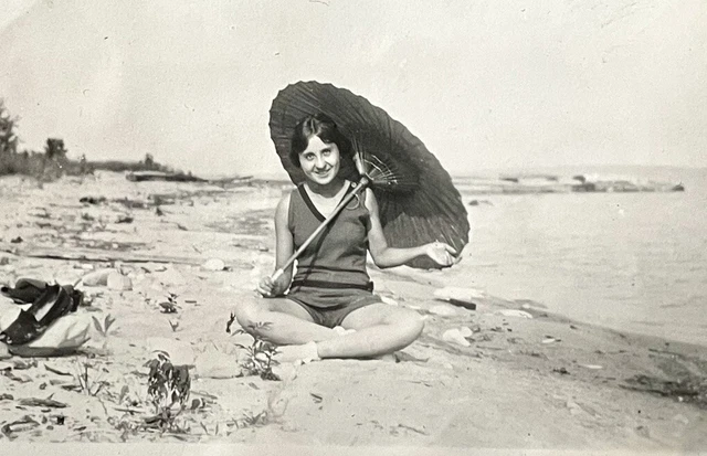 1920S VTG PHOTO PRETTY YOUNG FLAPPER WOMAN ON BEACH YOGA POSE SWIM SUIT ...