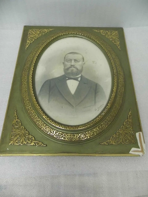 TRES BEAU CADRE Ancien Forme Originale Avec Un Portrait Signe Ch ...