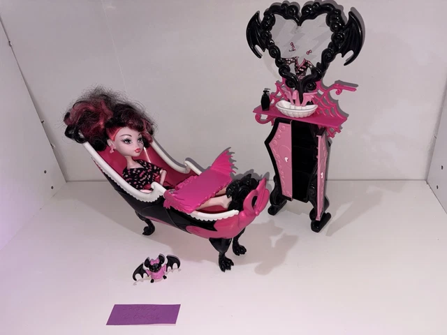 MONSTER HIGH DRACULAURA Powder Room Doll Set Toys R Us Exclusive 2011 ...