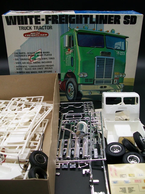 Ancien Tracteur Camion Grand Gréement Amt White Freightliner Sd Modèle
