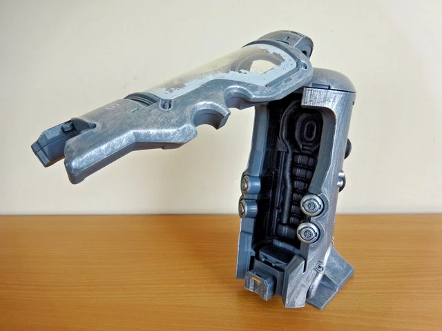 HALO MASTER CHIEF Action Figure & Cryo Chamber Pod 2012 McFarlane ...