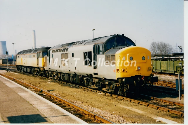 RAIL PHOTO CLASS 37 37072 47211 stabled @ Didcot Parkway 3/4/96 £1.50 ...