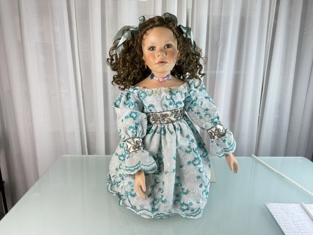 POUPON DE COLLECTION pour Collection,Poupée Queens Gallery Porcelaine 58 Cm. EUR 116,11 ...